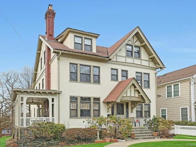 39 Neptune Ave, New Rochelle, NY 10805