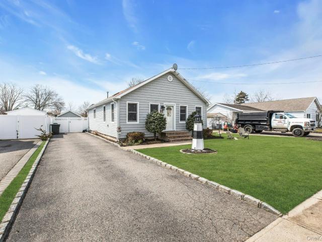 39 Ocean Ave, Blue Point, NY 11715 | MLS #985660 | Compass