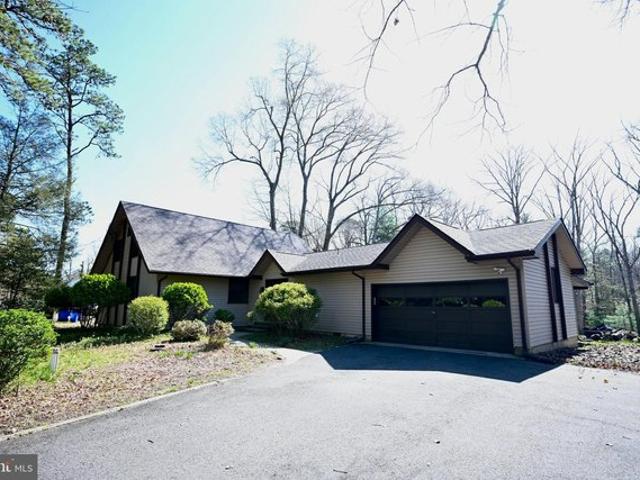 39 Oakwood Dr, Medford, NJ 08055