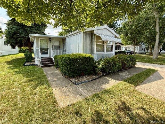 39 Oak Rdg E, Monroe, MI 48161