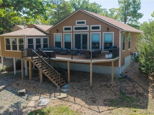39 Outer Pt, Lake Ozark, MO 65049