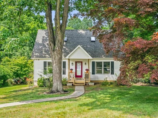39 Overlook Rd, Monroe, NY 10950