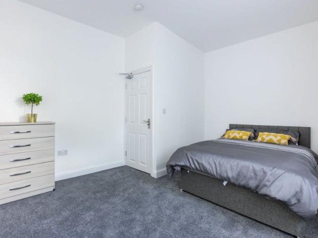 39 Park Road, Rugby
