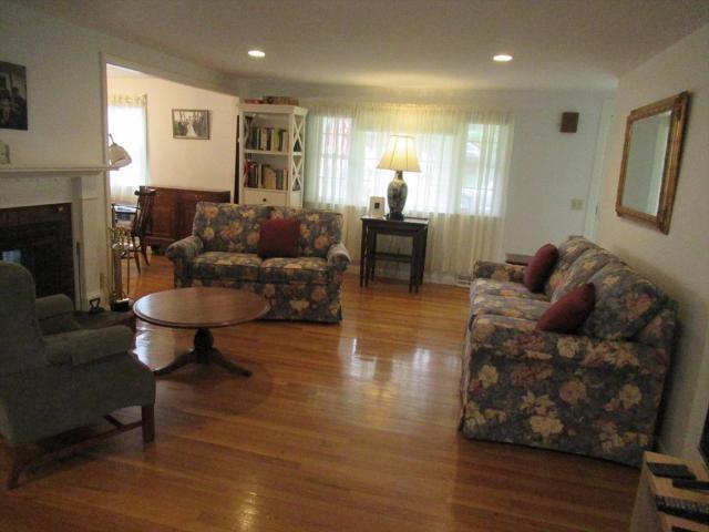39 Phyllis Dr