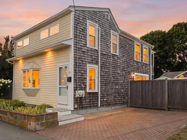 39 Pleasant St, Provincetown, MA 02657