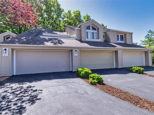 39 Ridgeview Circle Ct, Ballwin, MO 63021
