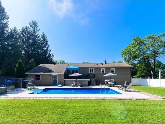 39 Robin Hollow Lane