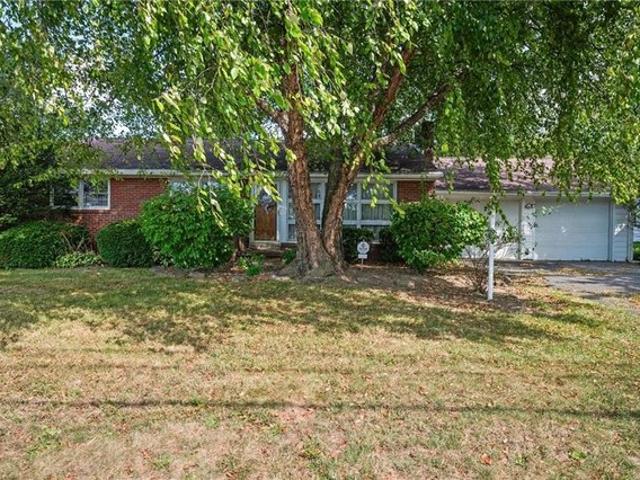 39 S Buhl Farm Dr, Hermitage, PA 16148