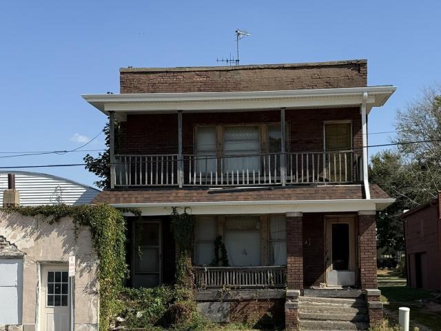39 S Chambers St, Galesburg, IL 61401 | MLS #CA1039 | Compass