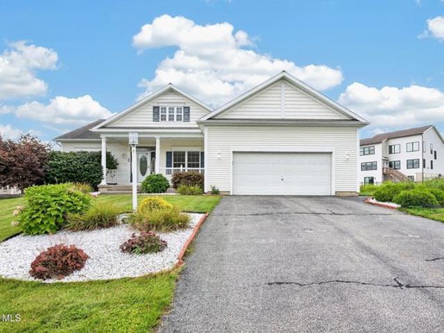 39 Schwaber Dr, Niskayuna, NY 12309