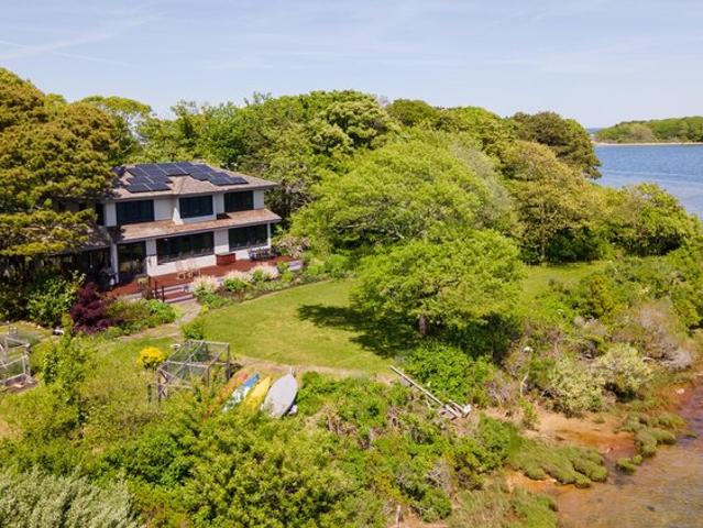 39 Sengekontacket Rd, Oak Bluffs, MA 02557