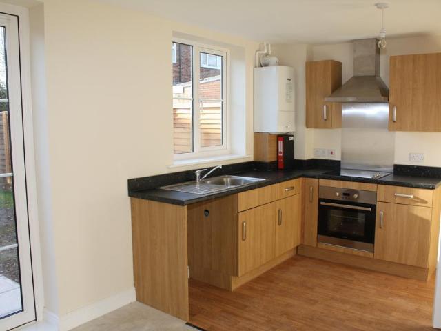 39 Sheriff Avenue, CV4 8FE 2 bed semi detached house to rent £2,100 pcm £485 pw
