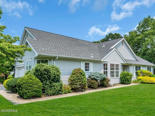 39 Strawberry Ln, Lakewood, NJ 08701