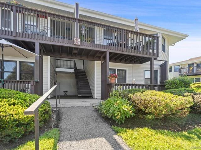 39 Sussex Dr Apt B, Yorktown Heights, NY 10598