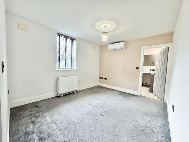 39A Railway Street, Chatham ME4, 1 bed flat to rent, £975 pcm | PrimeLocation