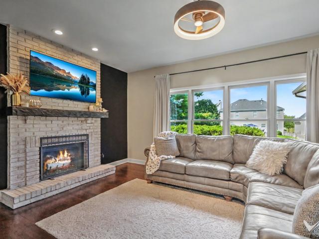 39W700 Green Place