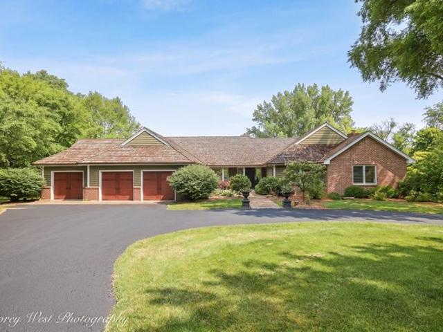 39W944 Deer Run Dr, Saint Charles, IL 60175