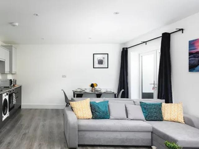 3 Manor Road, London, EN2 0PW, United Kingdom | 2 bed apartment for rent #115918007 | Rentberry