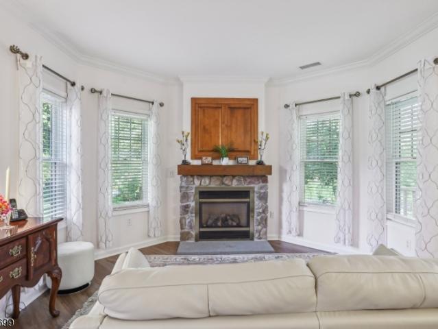 3 Maple Cres # 11