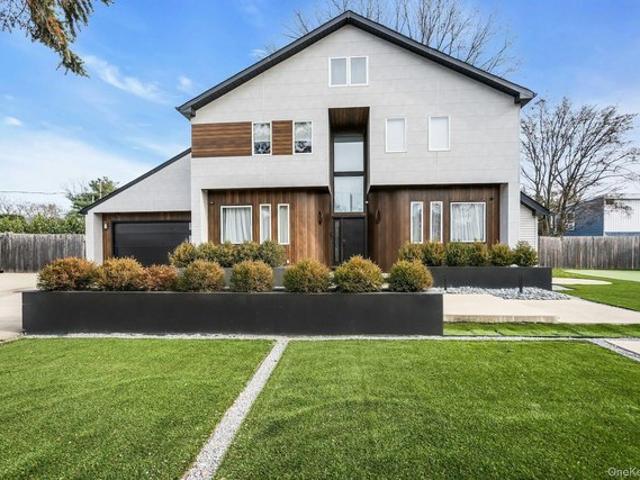 3 Maple St, Glenwood Landing, NY 11547