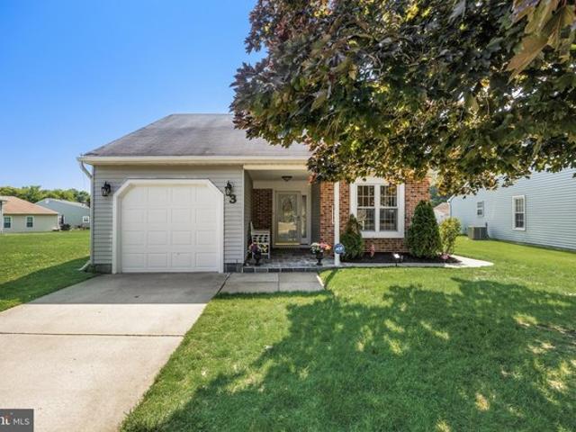 3 Marina Ct, Mount Laurel, NJ 08054