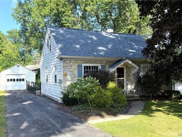 3 Marks Pl, New Hartford, NY 13413