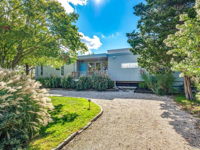 3 Meadow Way