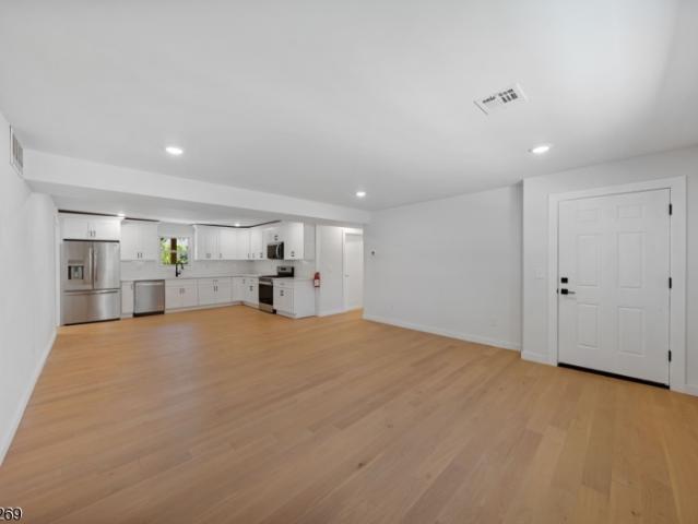 3 Meadow Rd