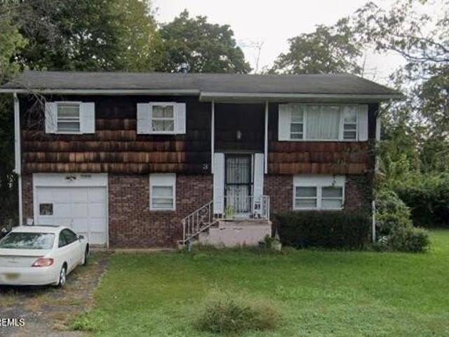 3 Merlin Dr, Lakewood, NJ 08701