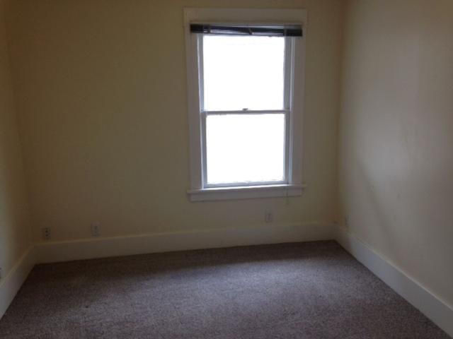 3 Minute Walk to UW Campus!