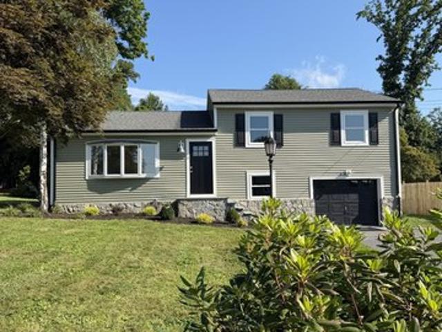 3 Mist Hill Dr, Brookfield, CT 06804