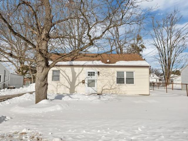 3 Miracle Ln, Albany, NY 12211