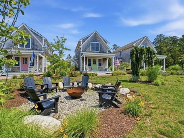 3 Moonlit Trl, Plymouth, MA 02360
