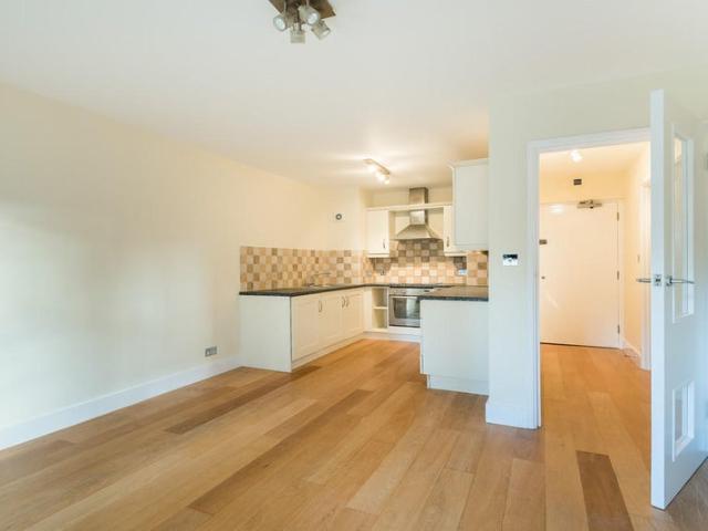[3 months or less] 1 bed flat, Zone 2, bills incl