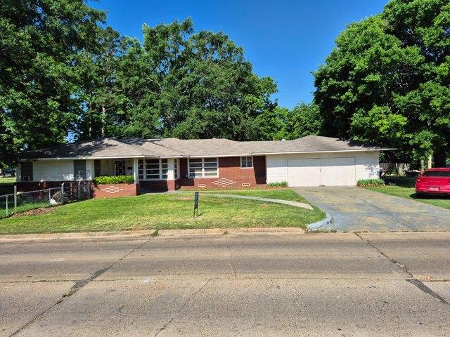 3 NE Avenue D, Idabel, OK 74745