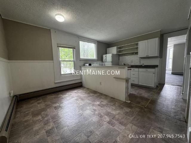 3 Newhall St. Apt 2 beds, 1 full bath