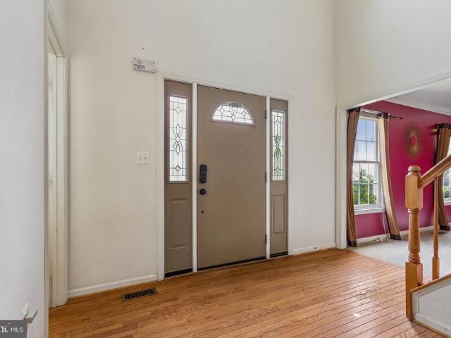 3 Neville Court