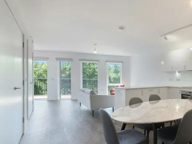3 North Periphery, London, E16 2YG, United Kingdom | 3 bed apartment for rent #115145840 | Rentberry