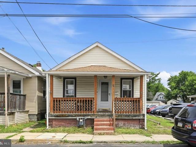 3 Norwood Dr, Marcus Hook, PA 19061