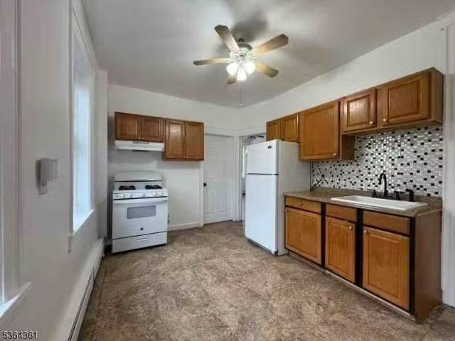 3 or More Stories Garfield City, NJ 253 Palisade Ave #3