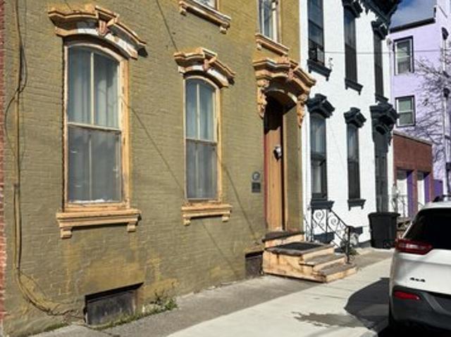 3 Osborne St, Albany, NY 12202