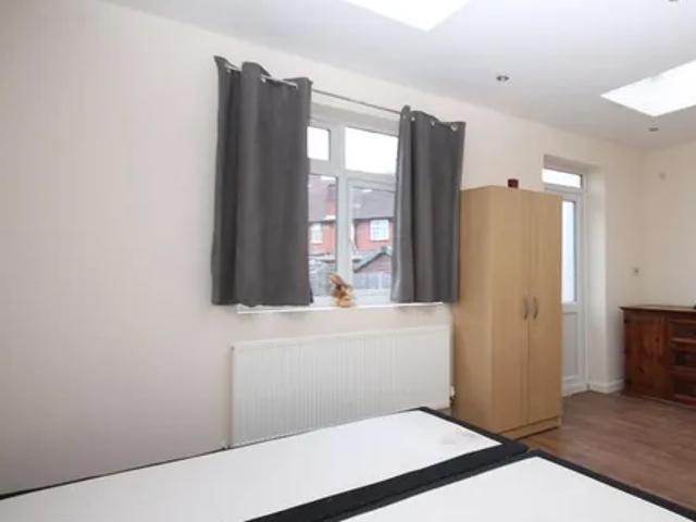 3 Aberconway Road, London, SM4 5LJ, United Kingdom | 4 bed duplex for rent #140398422 | Rentberry