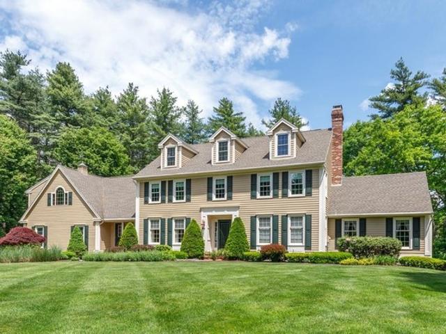 3 Aberdeen St, Windham, NH 03087