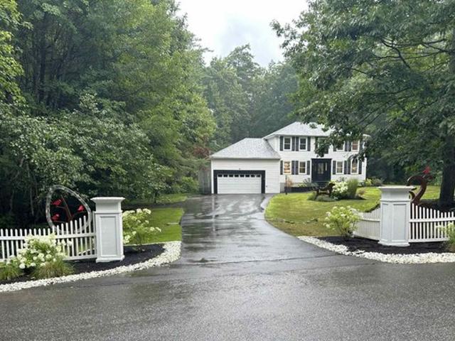3 Aladdin Rd, Windham, NH 03087
