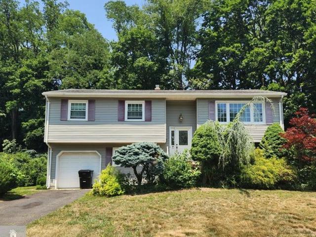 3 Albemarle Rd, East Brunswick, NJ 08816