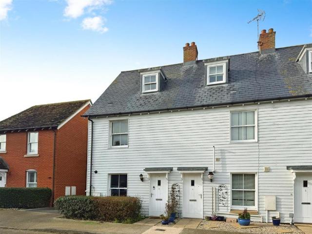 3 All Saints Close Iwade Kent 3 bed end of terrace house to rent £1,550 pcm £358 pw