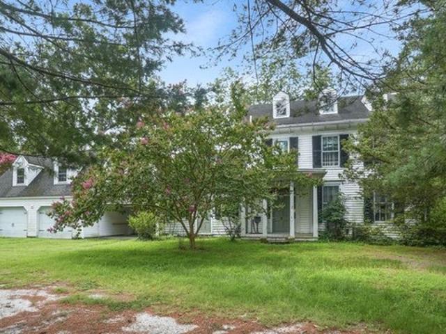 3 Ames St, Onancock, VA 23417