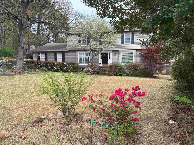 3 Amesbury Ct