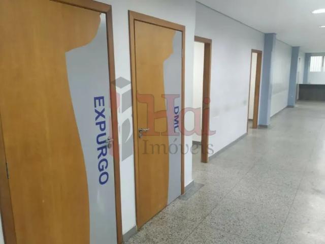 3 andares em vão livre para locação em prédio comercial