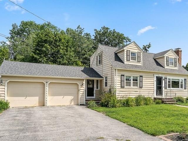 3 Butternut Ln, Methuen, MA 01844